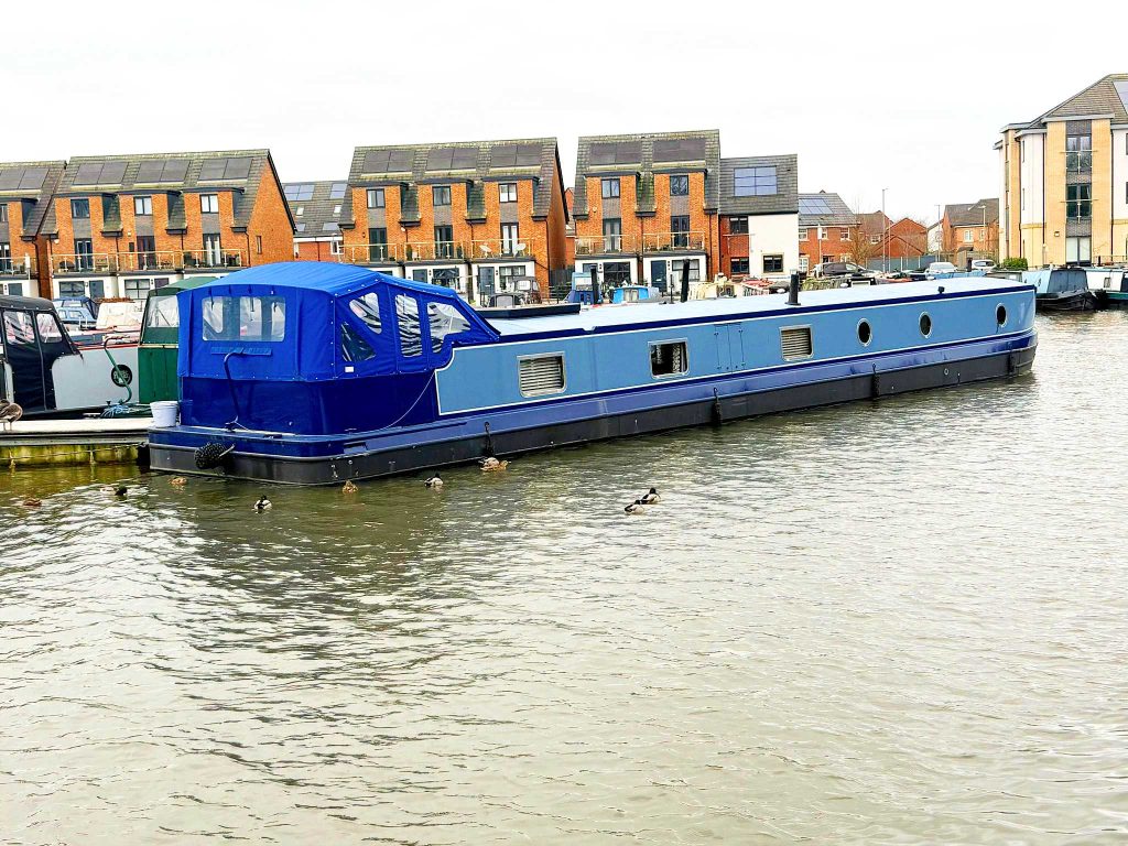 Wardengorge - 70' x 12'3" two bedroom widebeam built in 2023.