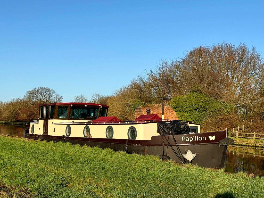 Papillon - 58' x 13'6" Dutch Barge. Built by Pinder in 2000