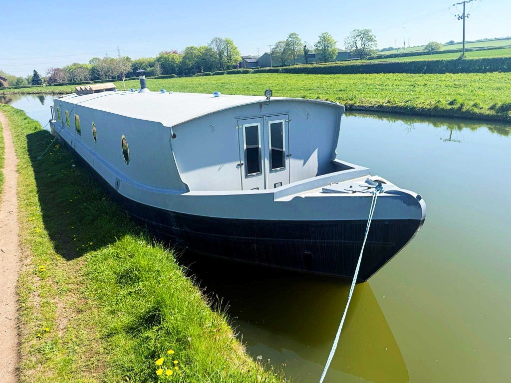 60' x 12'6" Widebeam - Narrowboats LTD
